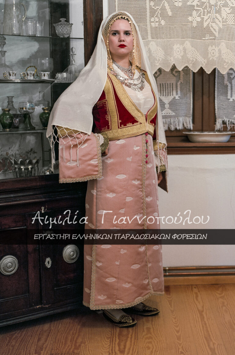 Γυναικεία Παραδοσιακή Ενδυμασία Αστική Πύργου Ηλείας